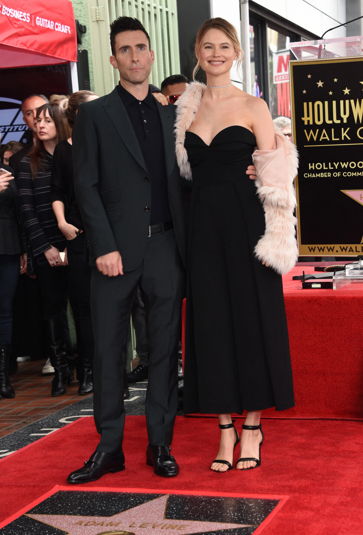 Photo : Adam Levine et sa femme Behati Prinsloo - Adam Levine reçoit ...