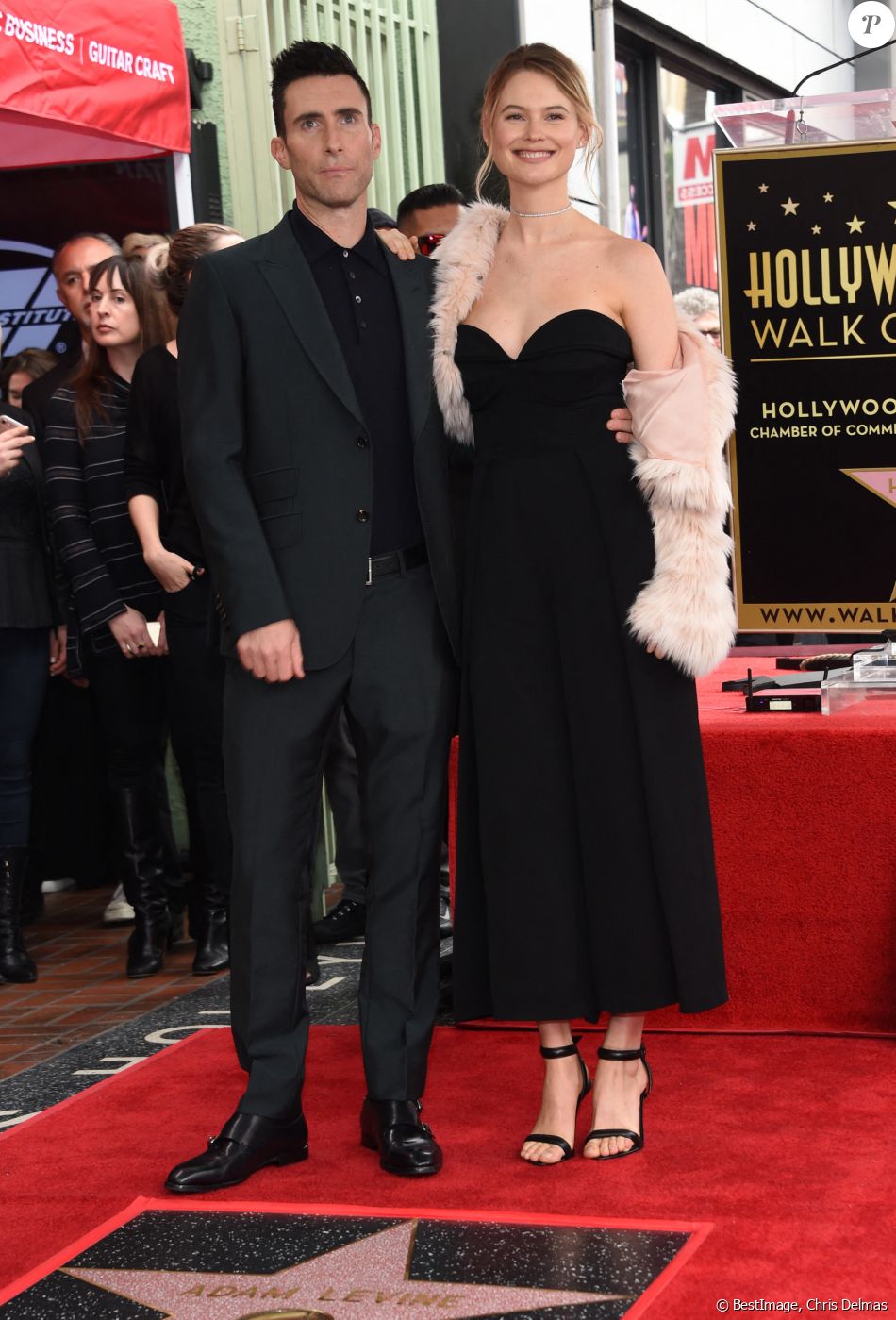 Adam Levine et sa femme Behati Prinsloo - Adam Levine reçoit son étoile ...