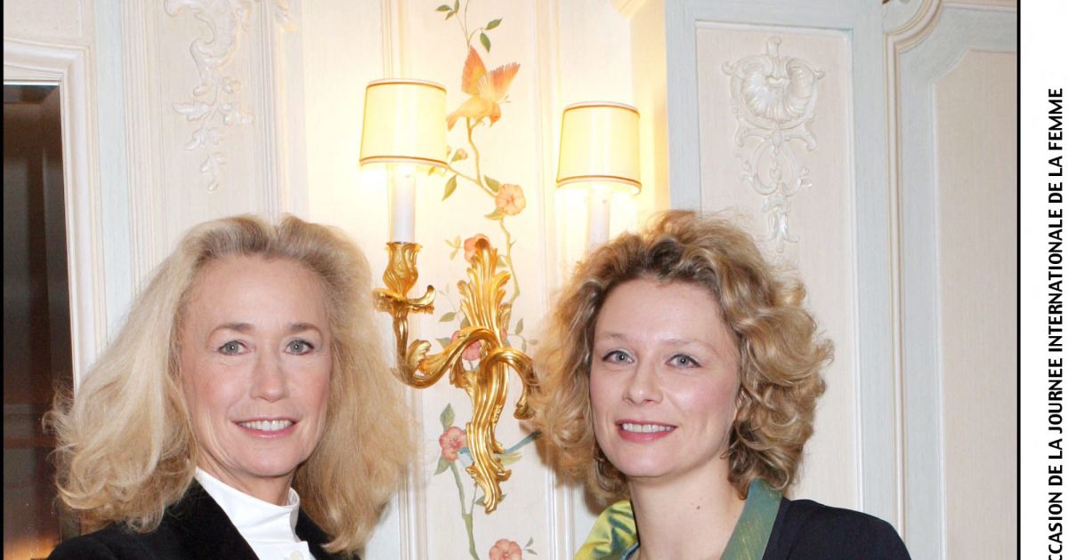 Brigitte Fossey et sa fille Marie Adam lors du dîner Balmain en 2004 ...