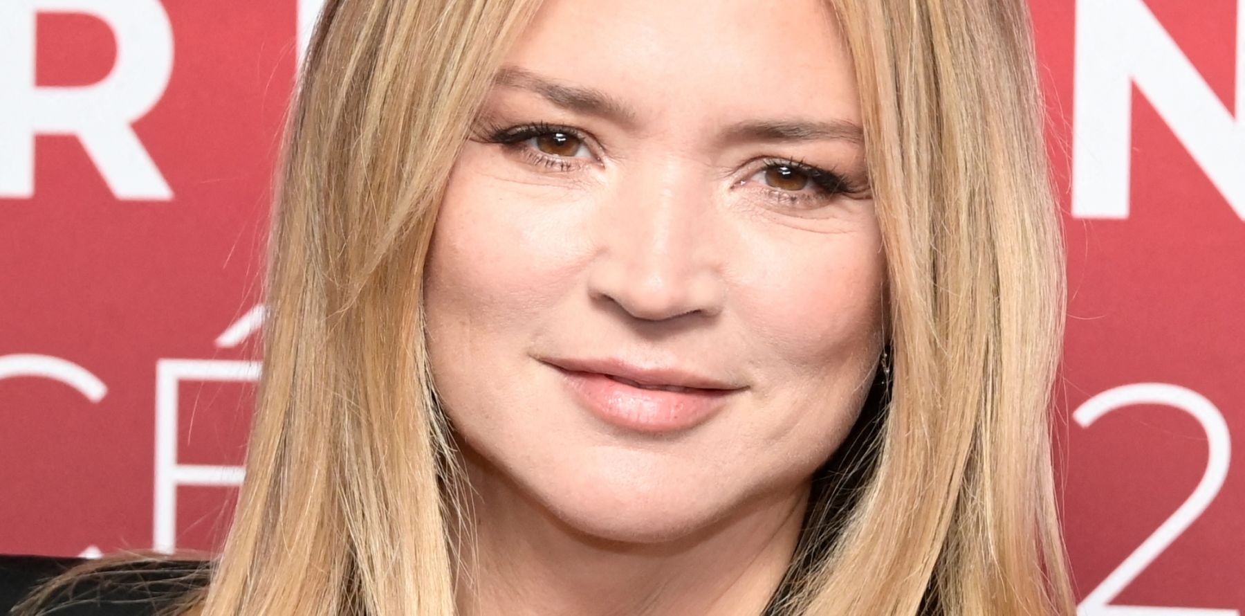 Virginie Efira Dévoile Ses Jambes Sublimes Dans Une Mini Robe Nommée