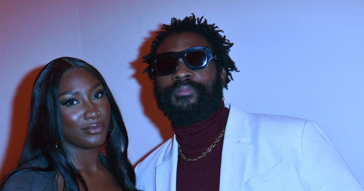 Aya Nakamura et Damso - Photocall en front row du défilé Le Raphia de ...