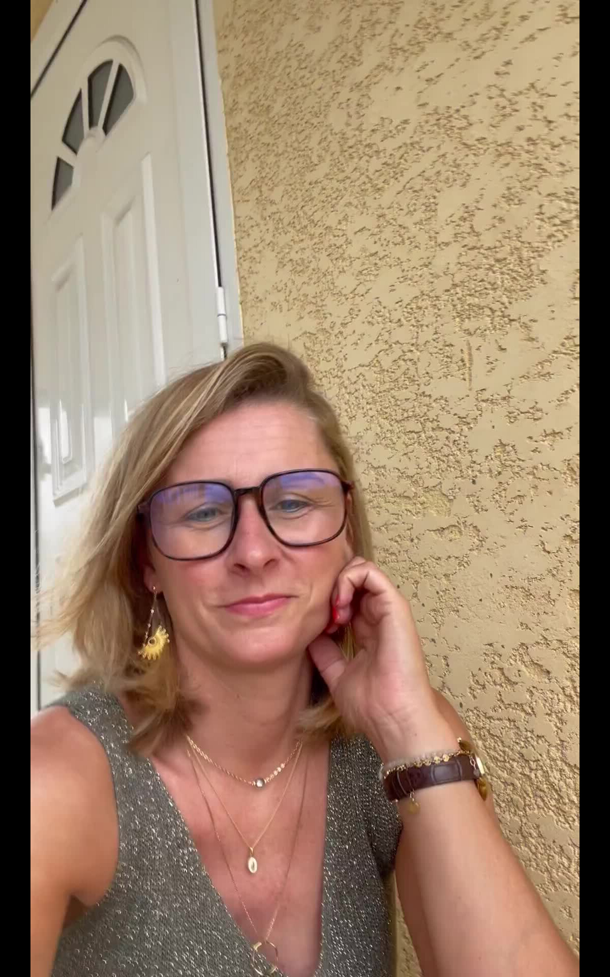 Vidéo : Pour la mère de famille, seule chez elle avec ses 5 enfants, l ...