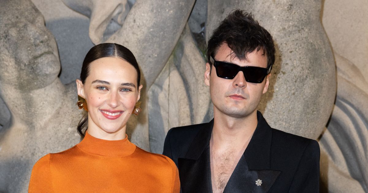 Devon Lee Carlson et Duke Nicholson - Photocall du défilé de mode prêt ...