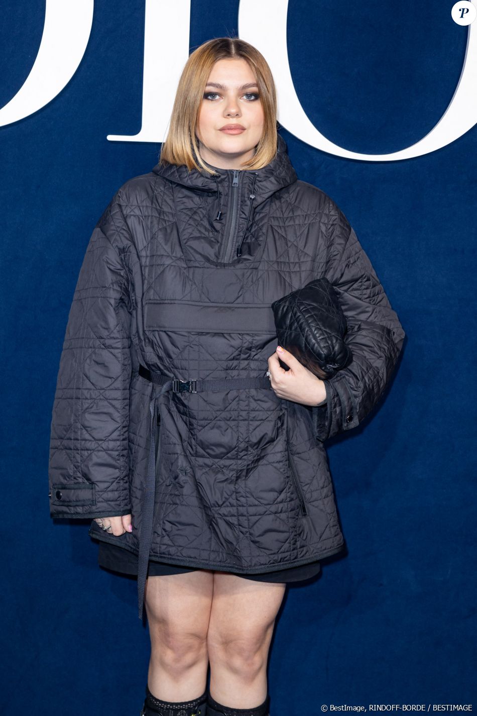 La chanteuse Louane Emera - Photocall du défilé Christian Dior prêt-à ...