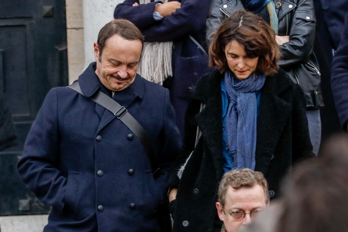 Photo : Vincent Ferniot, Églantine Éméyé - Obsèques de Sébastien ... Photo : Vincent Ferniot, Églantine Éméyé - Obsèques de Sébastien ...