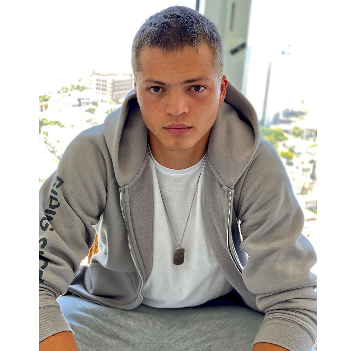 Photo : Samuel Essebag, fils aîné d'Arthur, sur Instagram - 9 mai 2020 ...