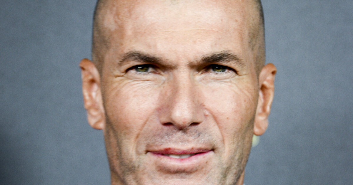 Zinedine Zidane avec des champions du monde 98, un changement physique ...