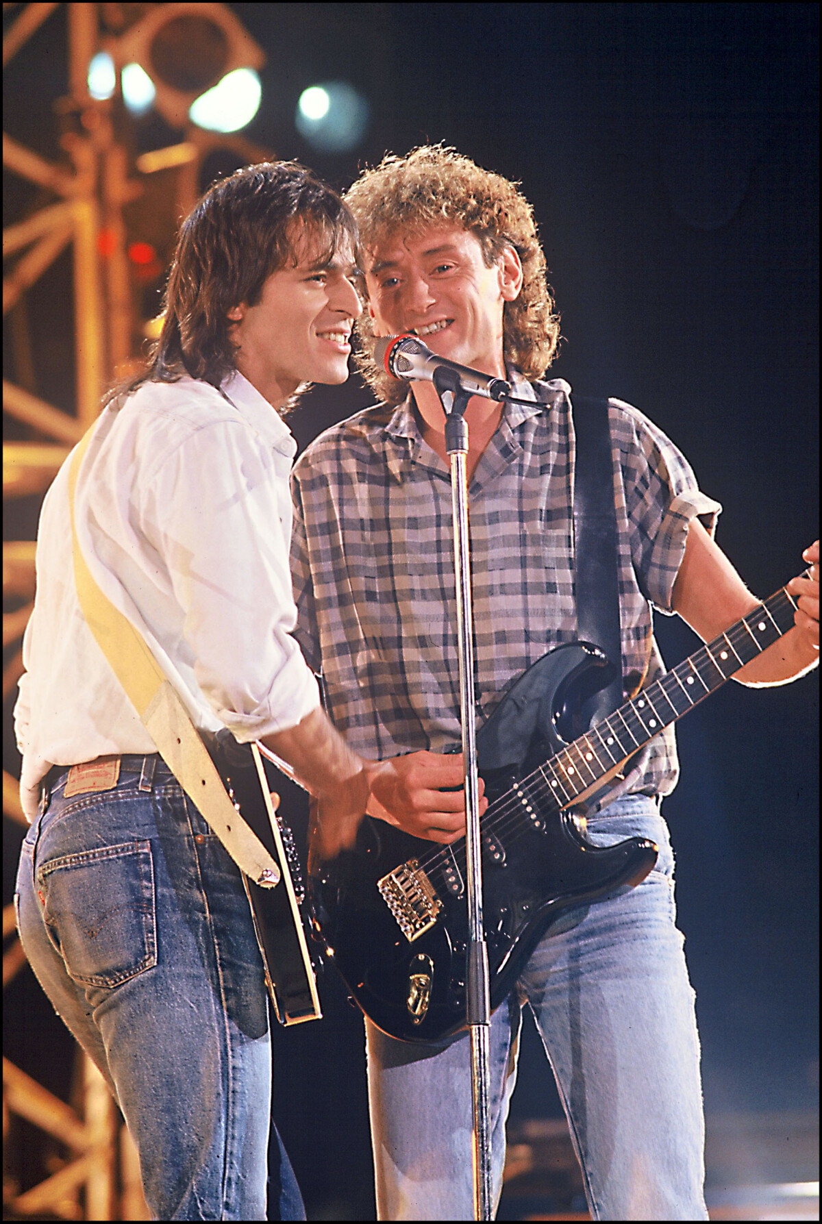 Photo : Jean-Jacques Goldman et Michael Jones, sur scène en 1987 ...