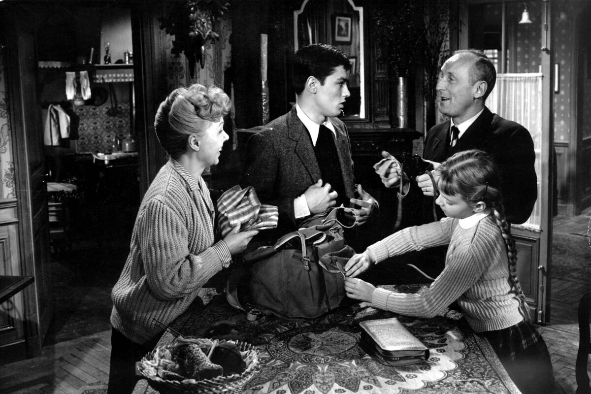 Photo : Archives - Paulette Dubost, Alain Delon et Bourvil sur le ...