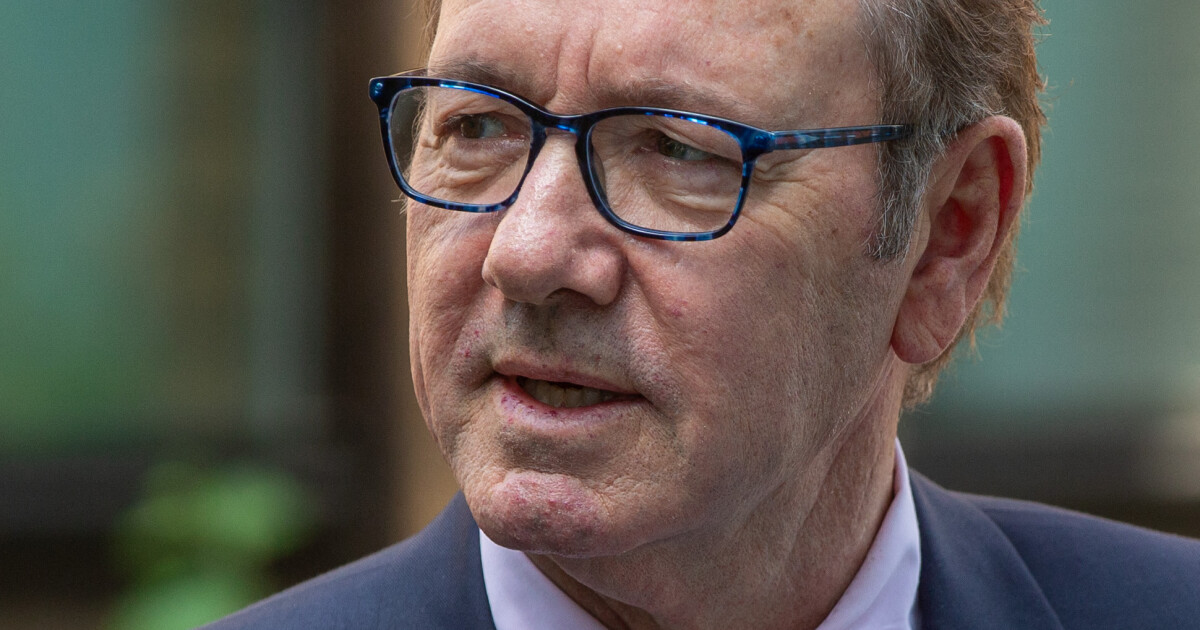 Kevin Spacey reconnu non coupable d'agressions sexuelles à Londres, sa ...