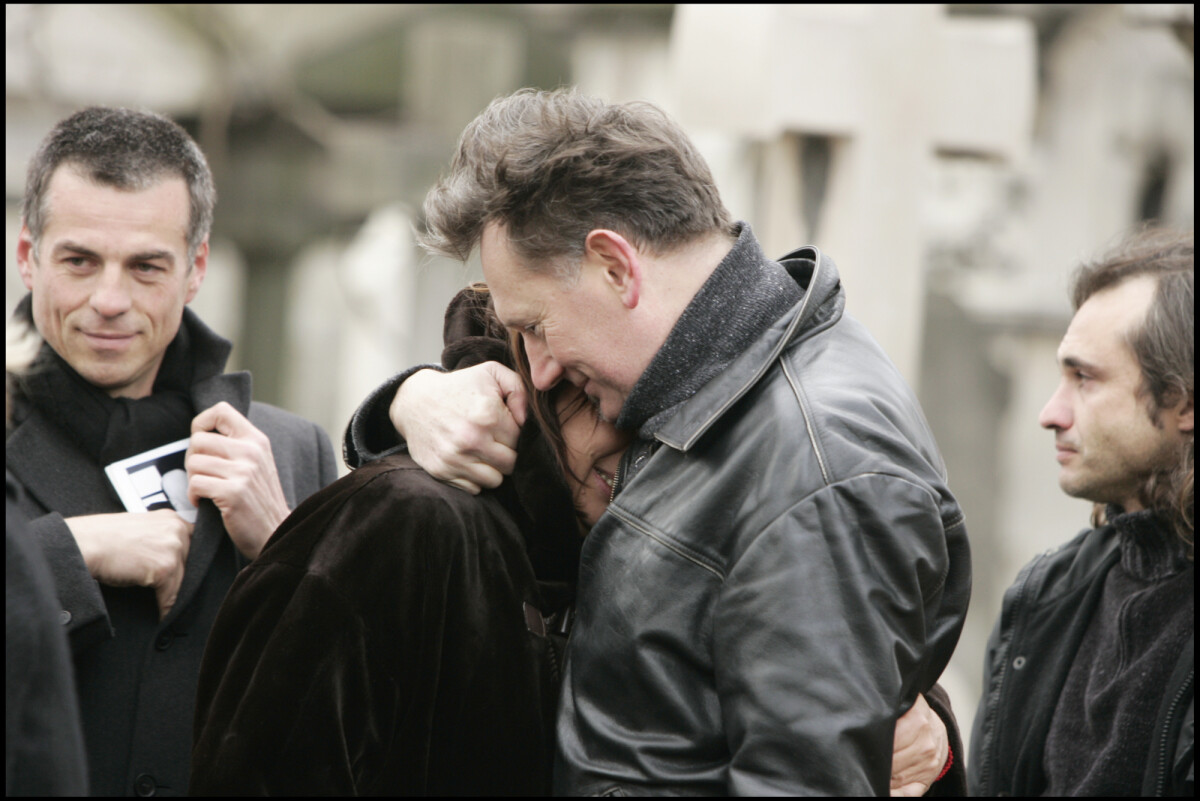 Photo : Michèle Bernier et Bruno Gaccio aux funéraillesdu professeur ...