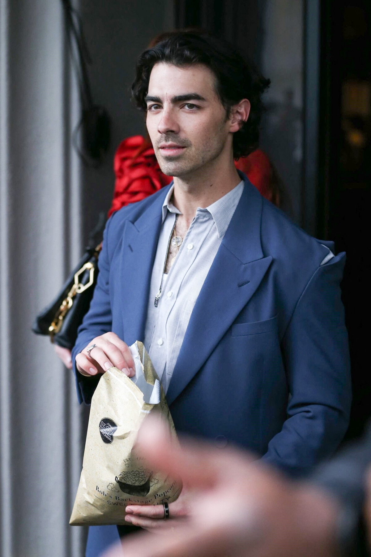 Photo : Joe Jonas préfère rester chez lui, tandis que Sophie Turner ...