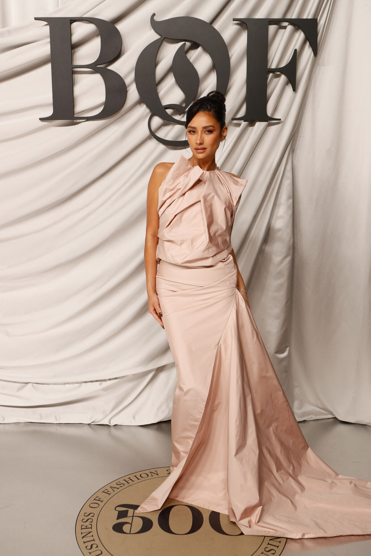 Photo : Shay Mitchell - Photocall du gala BoF500 (Business of Fashion ...