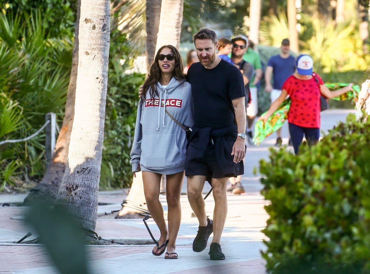 Photo : David Guetta et sa compagne Jessica Ledon se baladent en ...