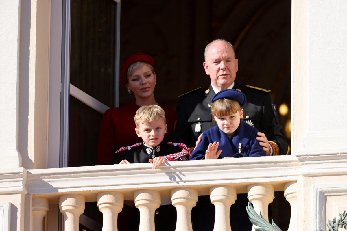 Photo : Le prince Albert II et la princesse Charlene de Monaco, et leurs enfants le prince ...