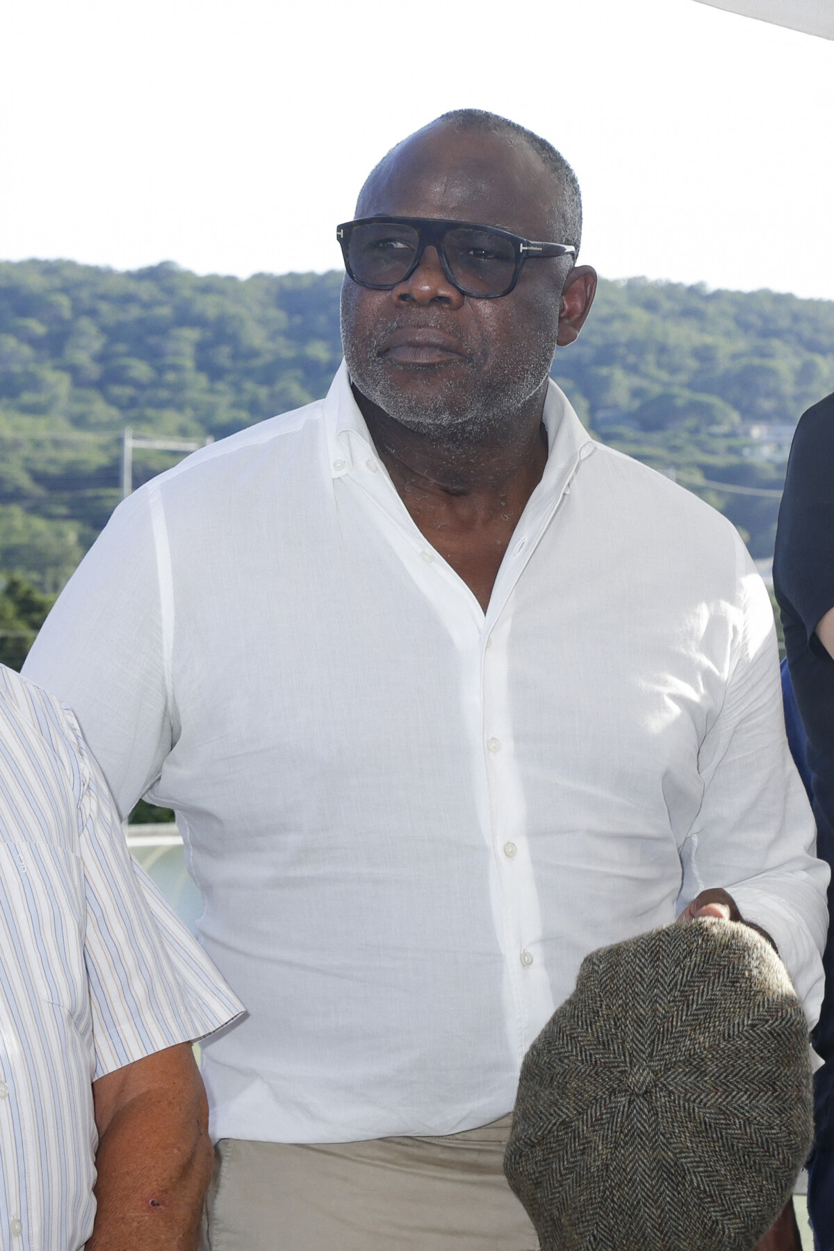 Photo : Basile Boli - Marcel Aubour inaugure le stade qui porte ...