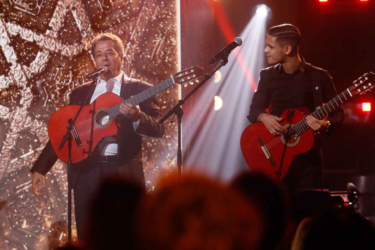 Photo : Exclusif - Chico (du groupe Chico and the Gypsies) et son fils ...