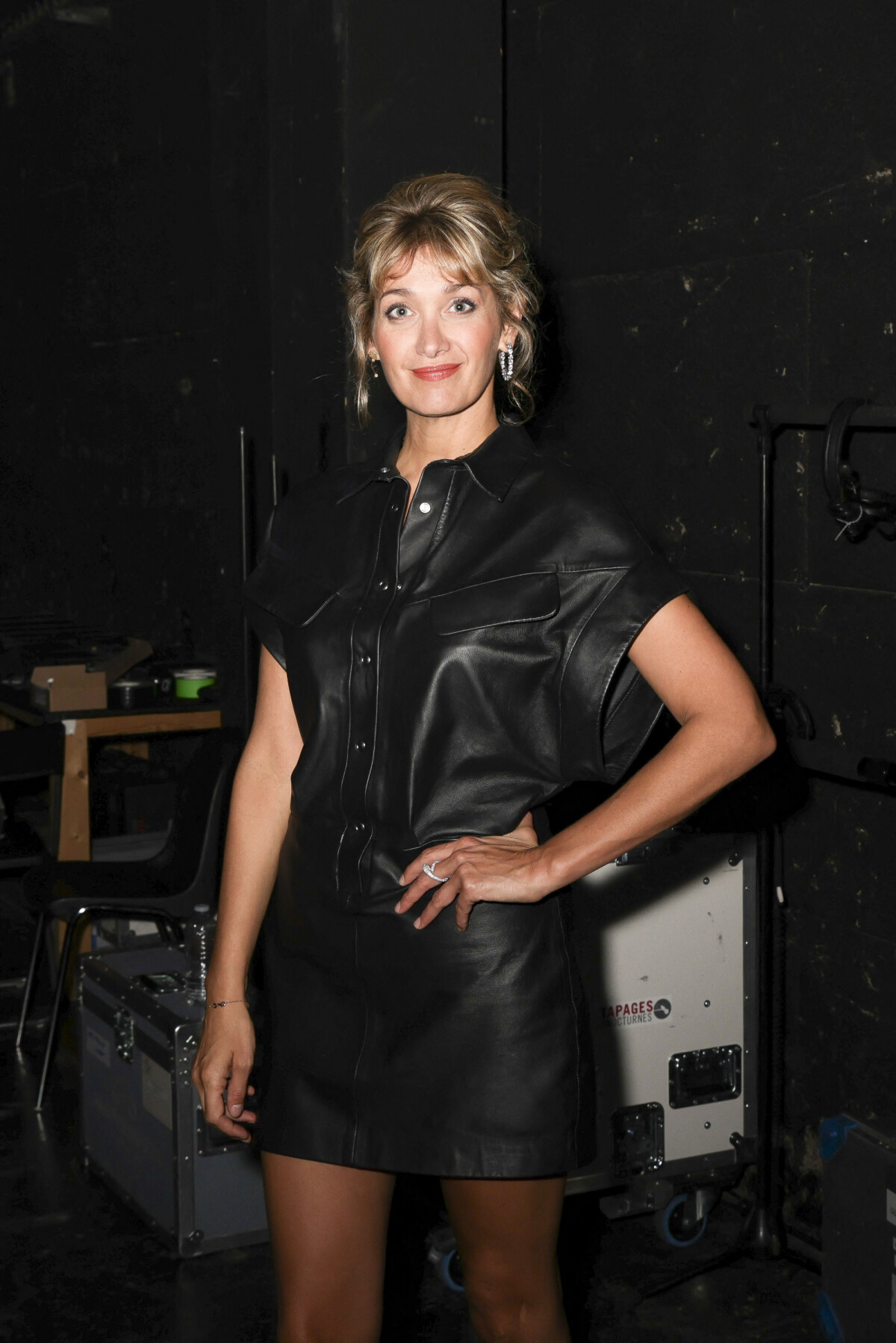 Vidéo : PHOTOS Caroline Anglade rayonnante de beauté en robe mini noire ...