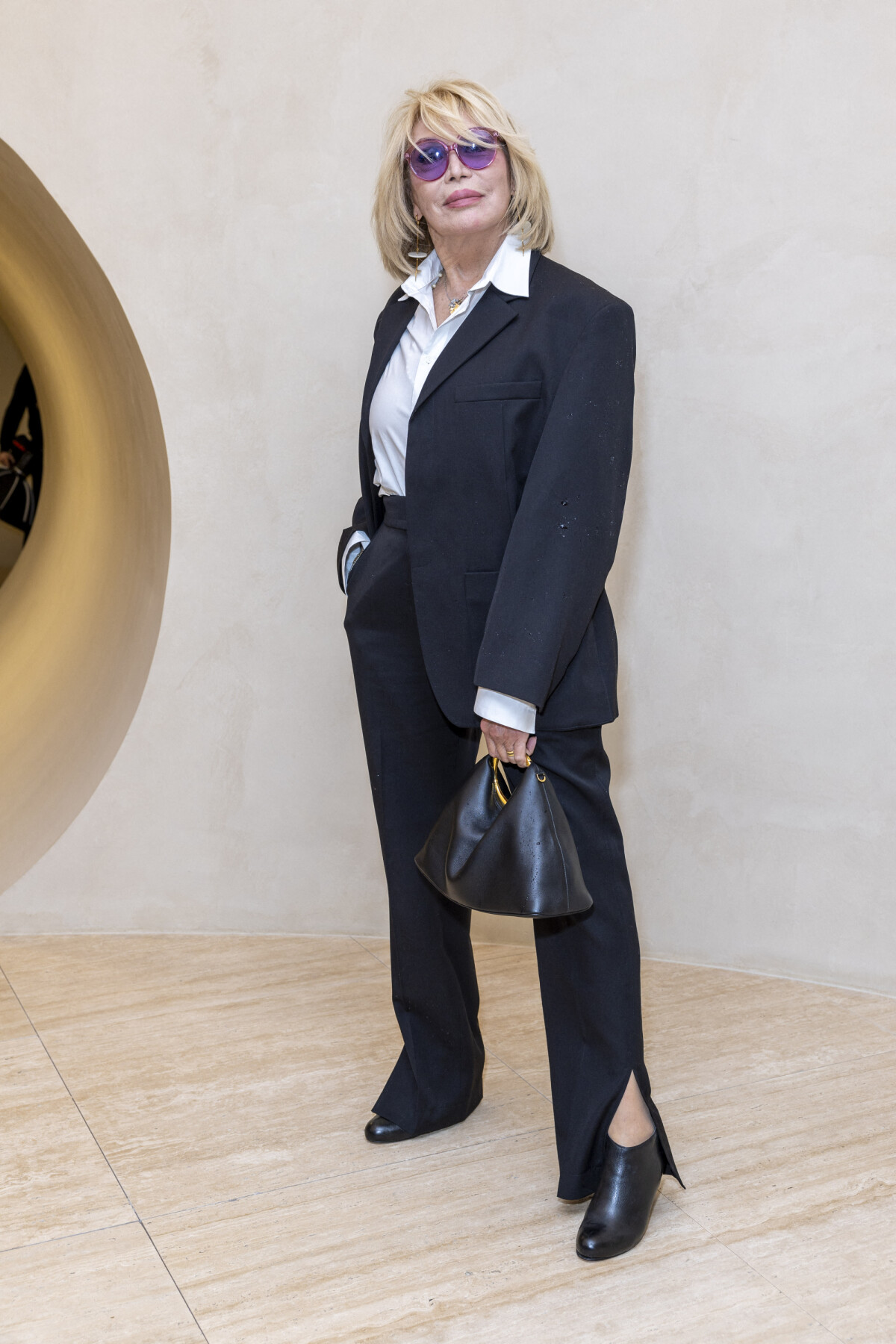 Photo : Amanda Lear - Remise de la médaille du "Chevalier de l'Ordre ...