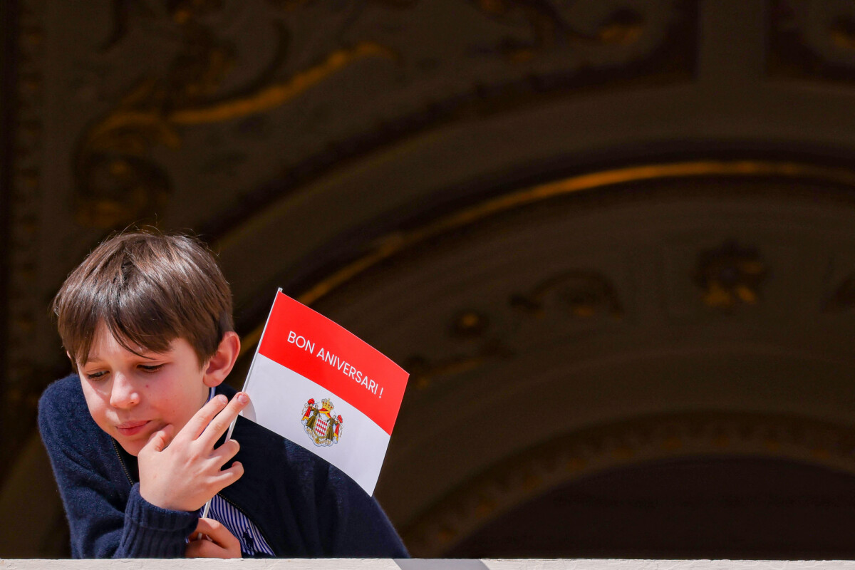 Photo : Ou même le petit Raphaël, au balcon. Raphaël Elmaleh - Le prince de Monaco fête son ...