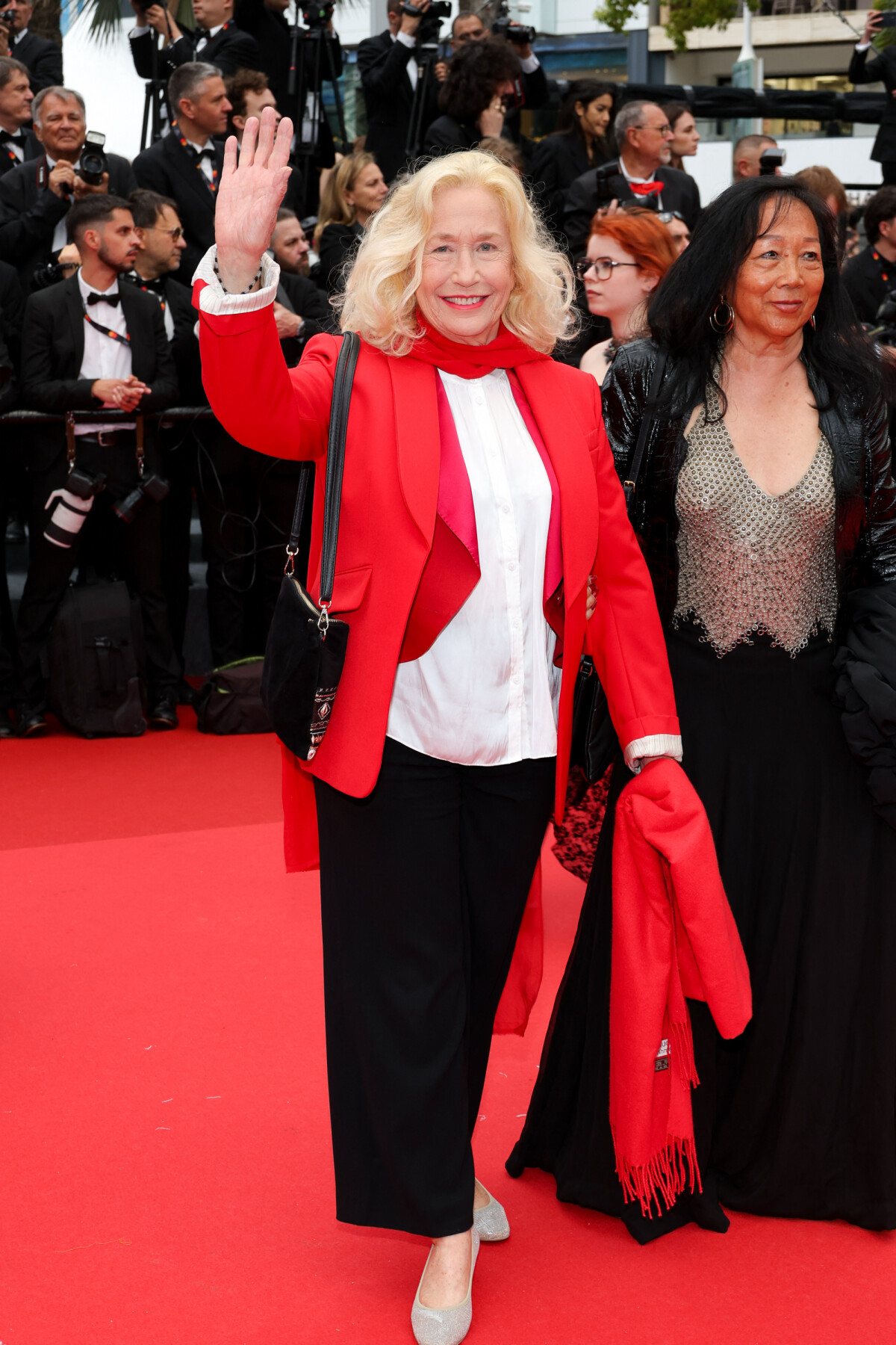Photo : Brigitte Fossey - Montée des marches du film " Le deuxième acte ...