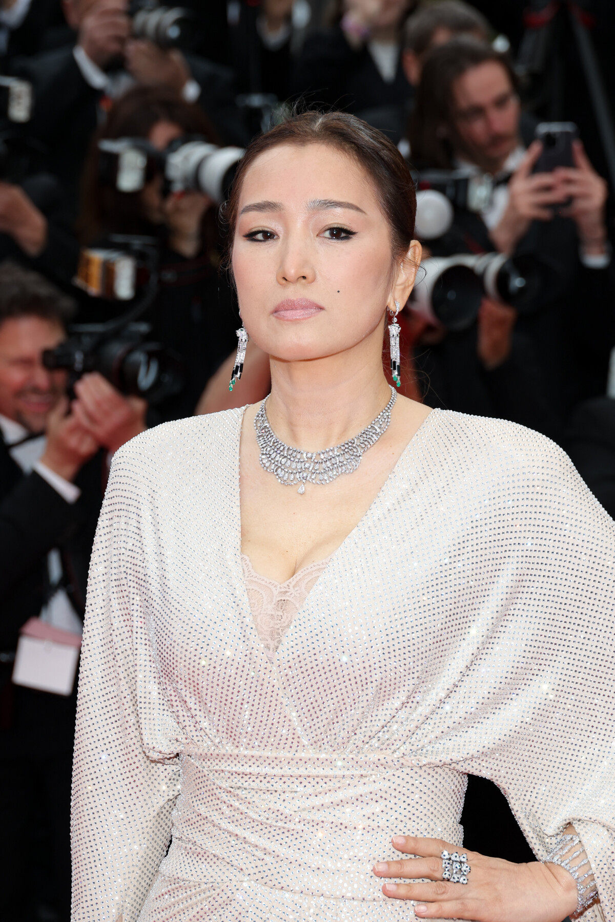 Photo : Gong Li - Montée des marches du film " Le deuxième acte " pour ...