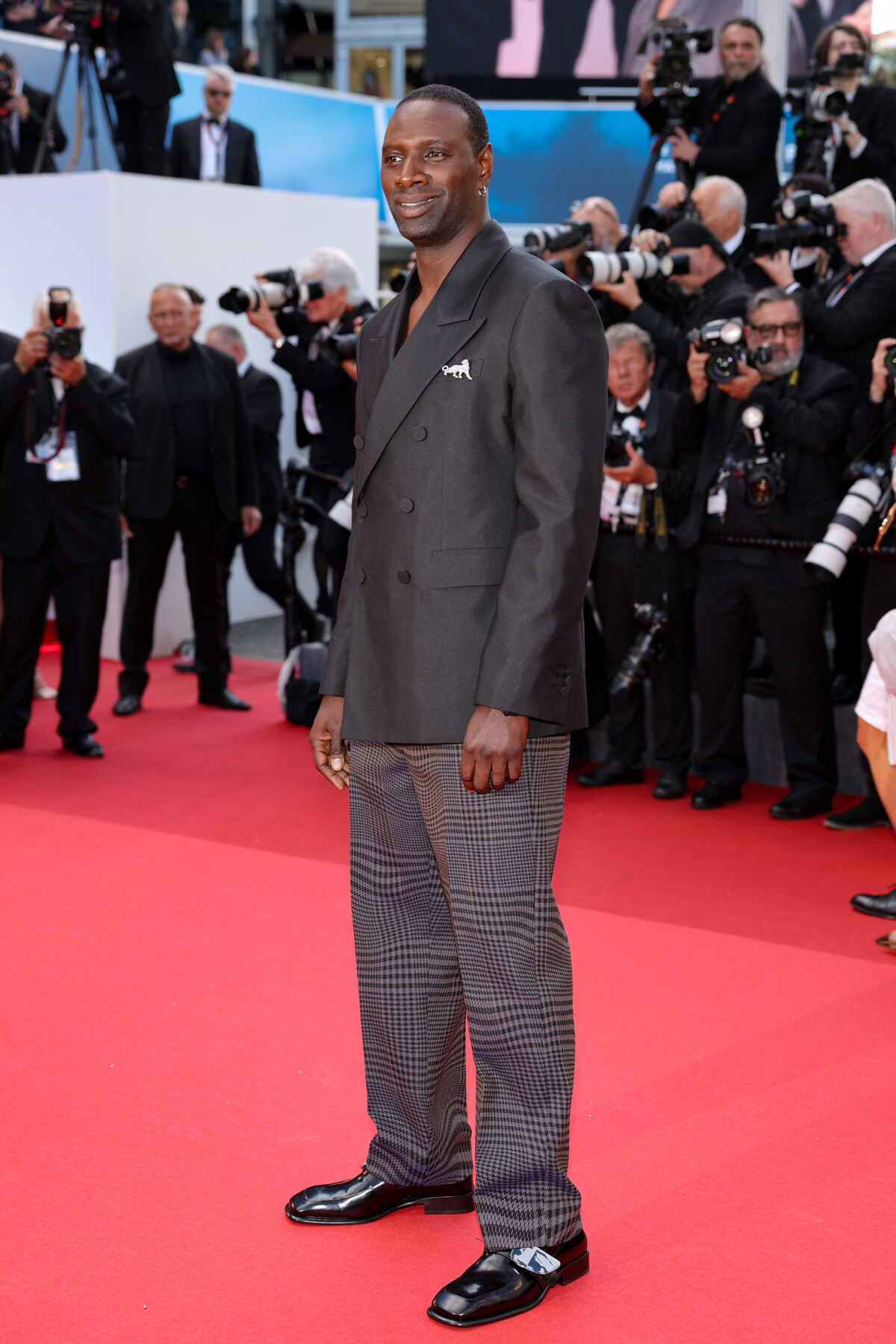 Photo : Omar Sy - Montée des marches du film " Megalopolis " lors du ...