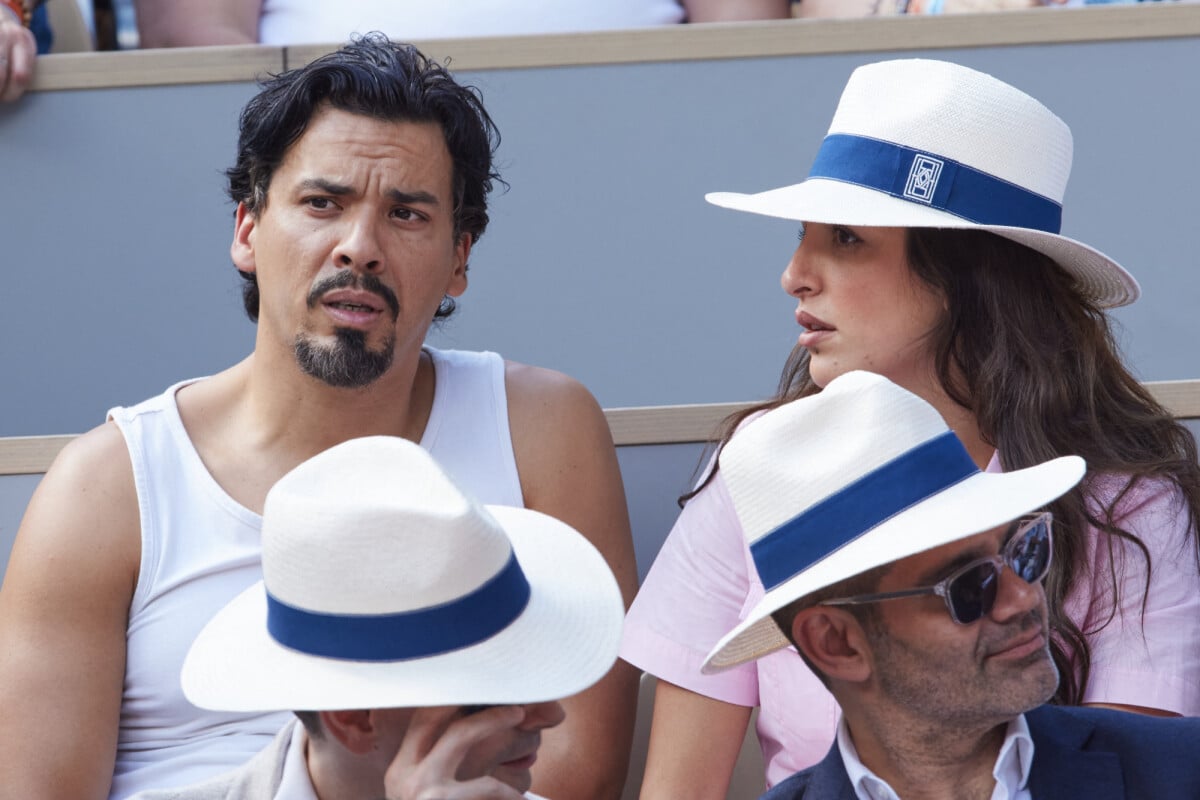 Photo : Tewfik Jallab et Lou Elsener - Célébrités dans les tribunes des ...