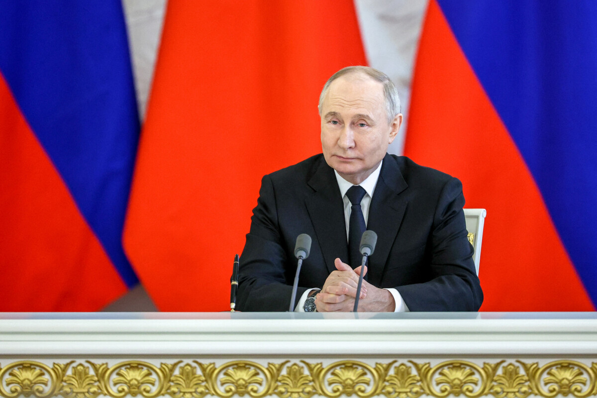 Photo : Le président russe Vladimir Poutine et Hamed ben Issa Al ...
