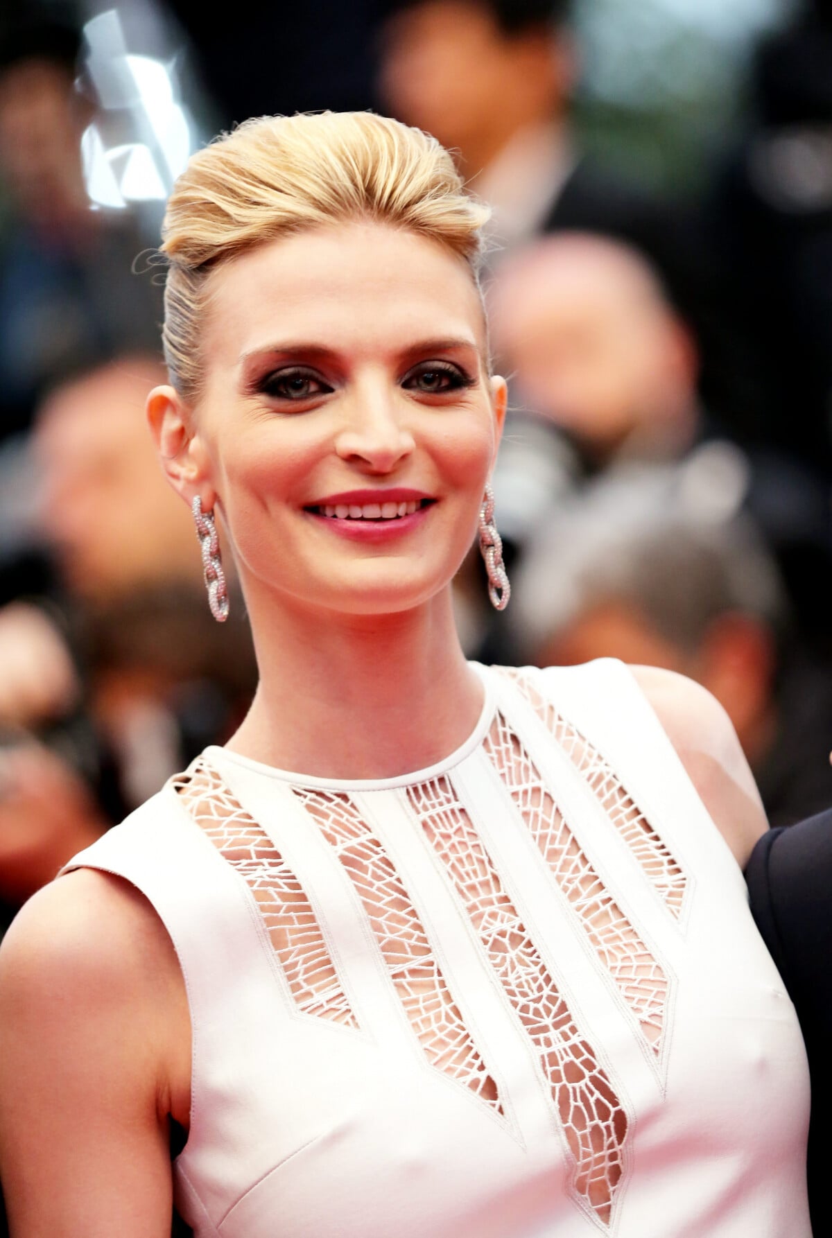 Photo : Sarah Marshall - Montee des marches du film "All is lost" lors ...