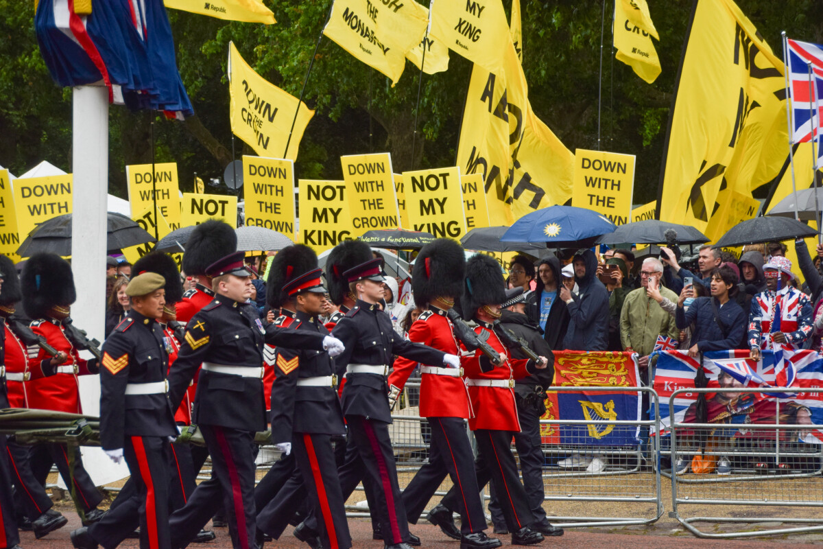 Photo : "Trooping the Colour" est une cérémonie qui consiste en une ...