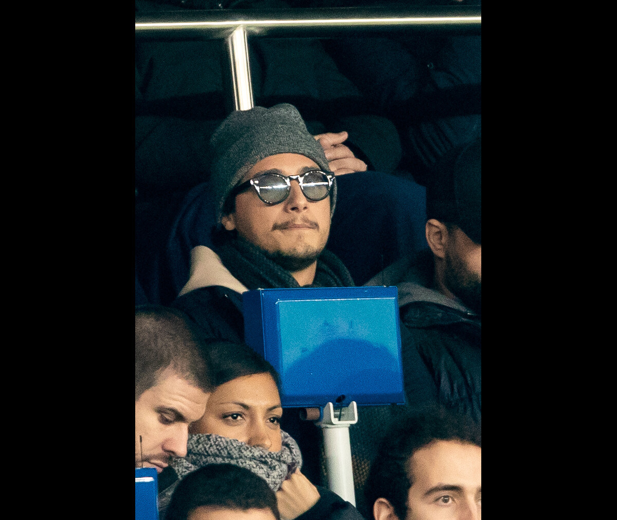 Photo : Lorànt Deutsch - People dans les tribunes du match de football ...