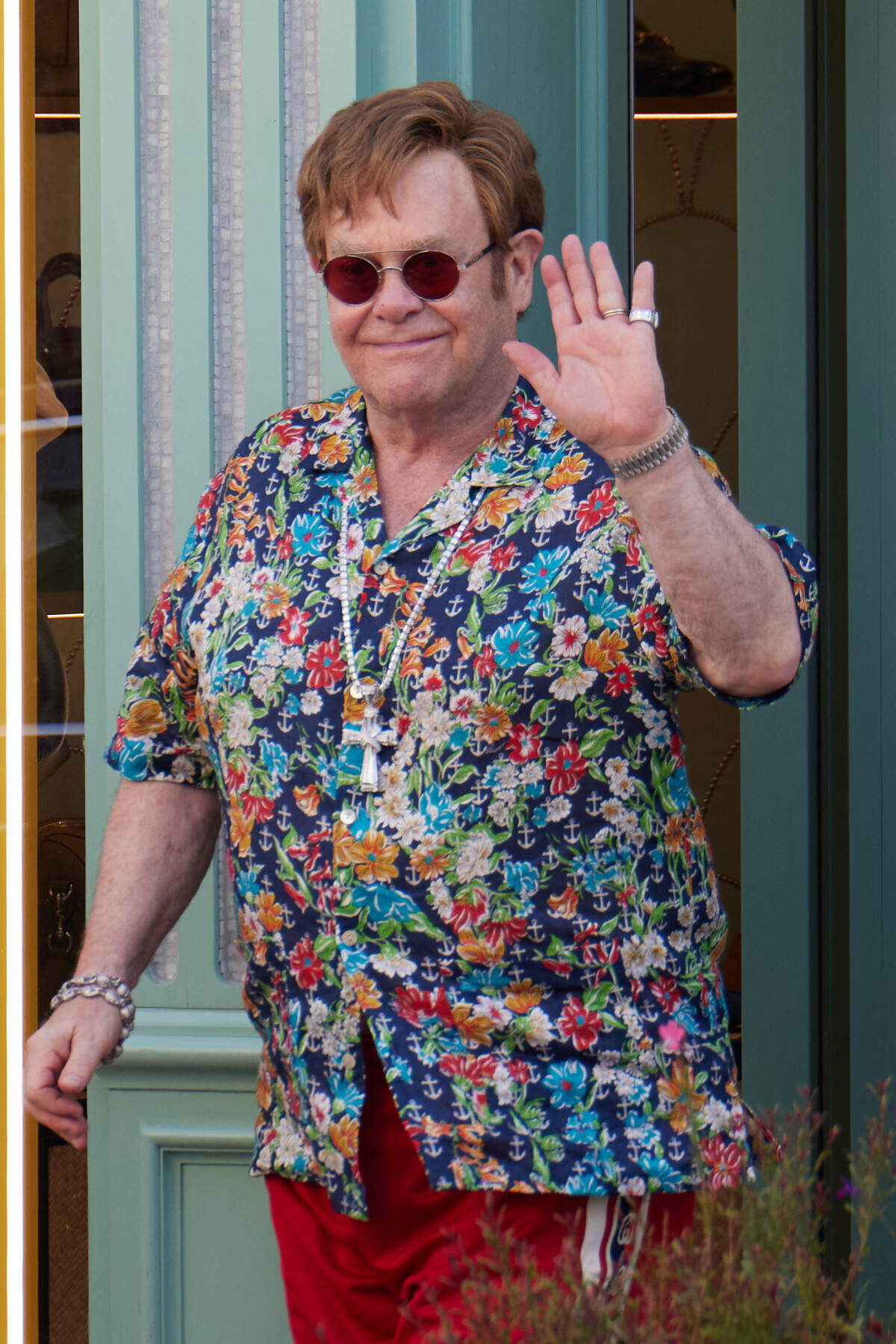 Photo : Elton John va au restaurant "Loulou" à Ramatuelle avant de ...