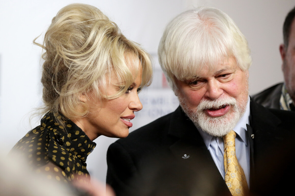 Photo : Pamela Anderson, Paul Watson (fondateur de la Sea Shepherd ...