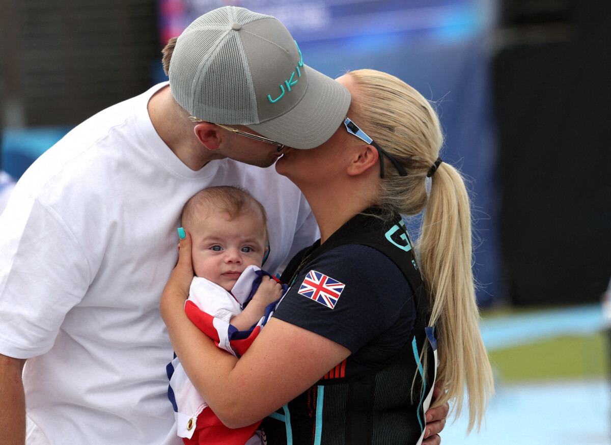 Photo : La Britannique Amber Rutter avec son fils Tommy et son mari ...