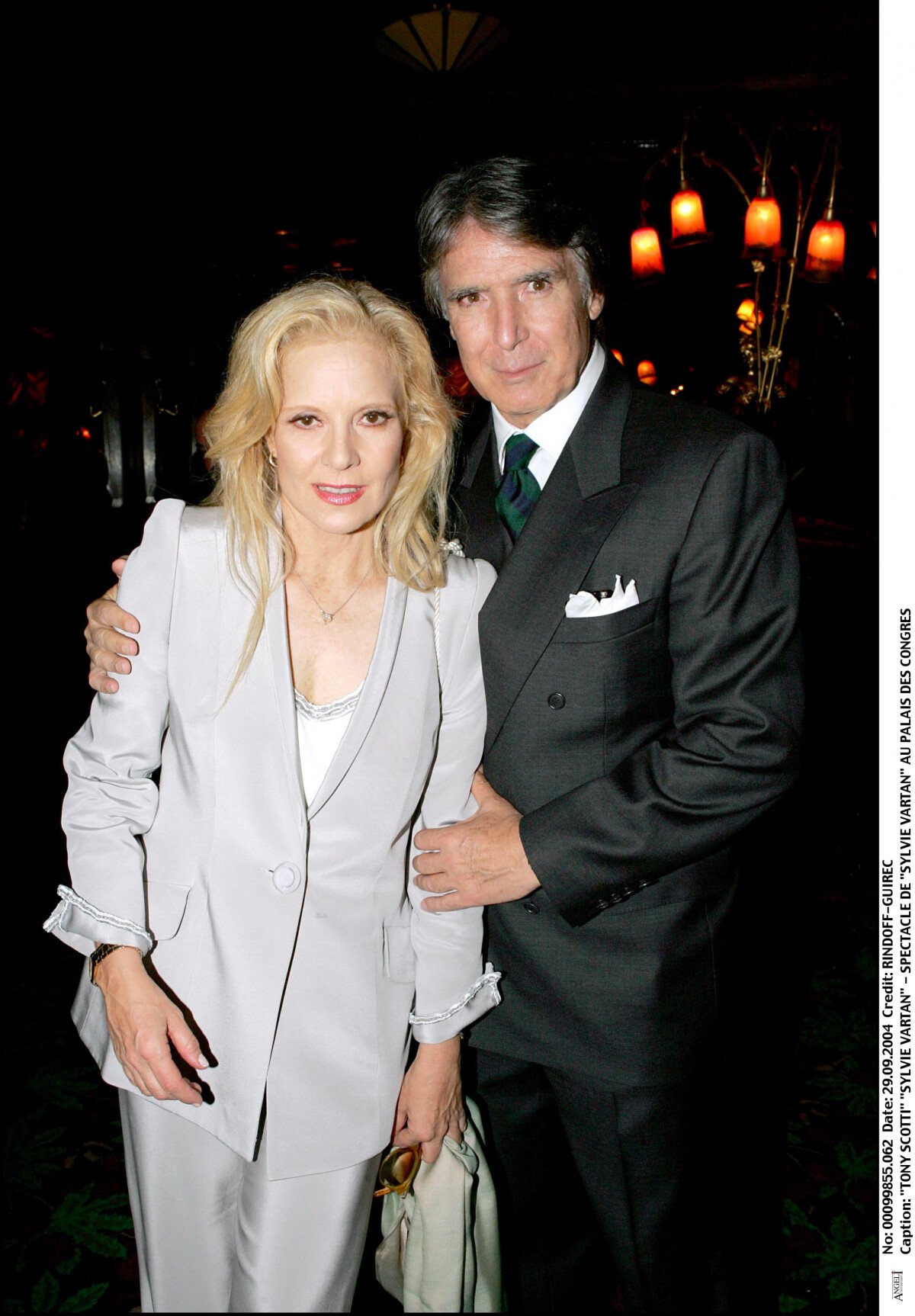 Photo : Sylvie Vartan et Tony Scotti lors d'un spectacle de la chanteuse au Palais des Congrès ...