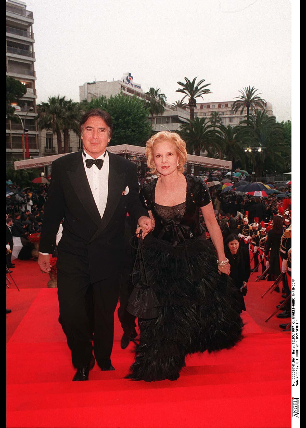 Photo : Sylvie Vartan et Tony Scotti à la montée des marches du film ...