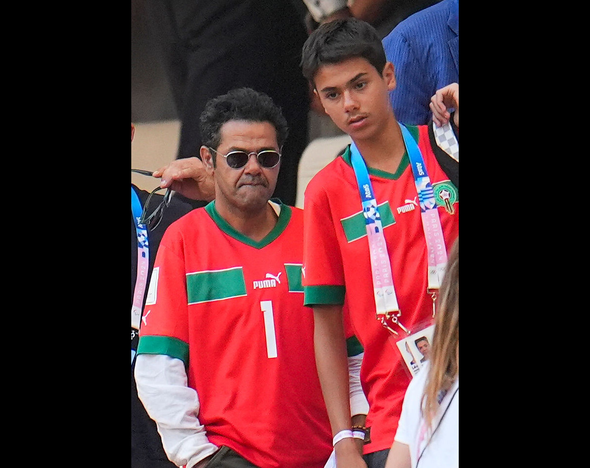 Photo : Jamel Debbouze et son fils Léon assistent à la demi-finale de ...