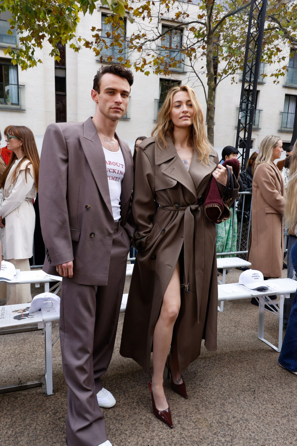 Photo : Thomas Doherty , Paris Jackson - Front row du défilé de mode ...