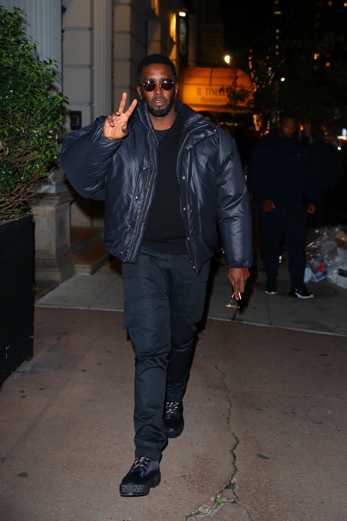 Photo : Sean Combs fume un joint dans les rues de New York le 19 ...