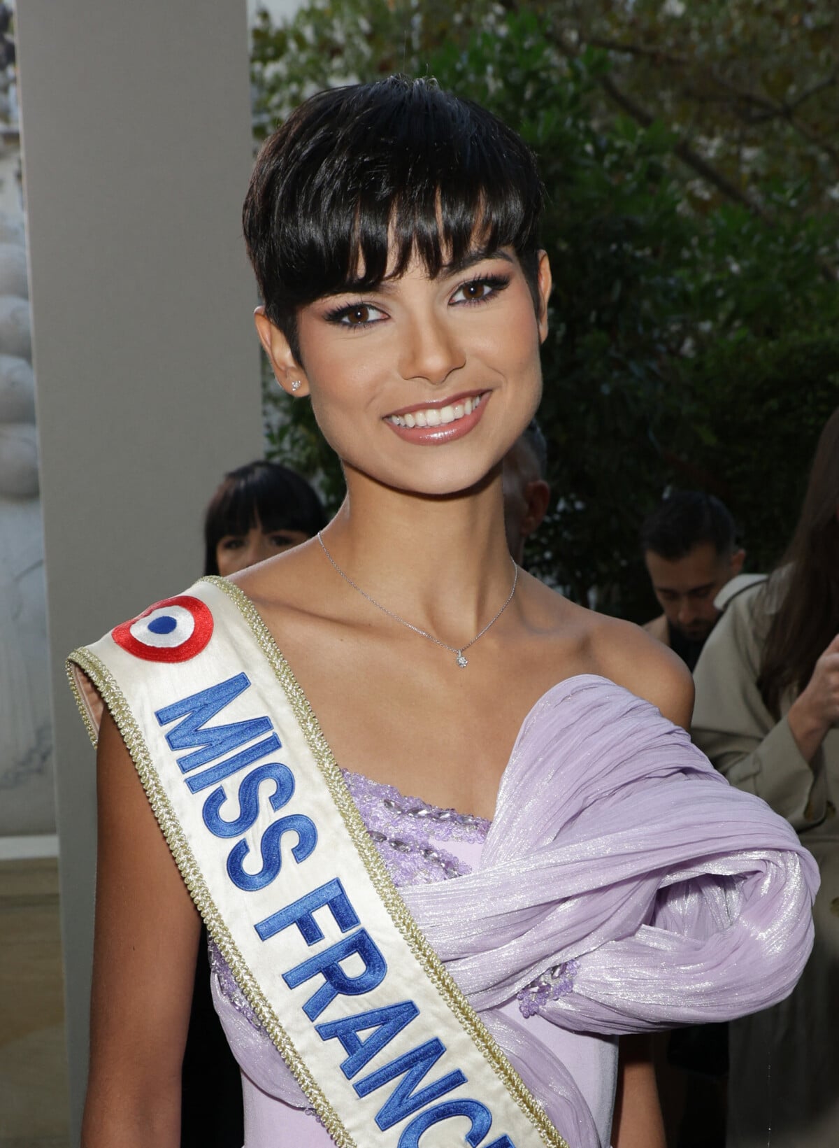 Photo : Eve Gilles (Miss France 2024) - Photocall du 5ème gala de ...