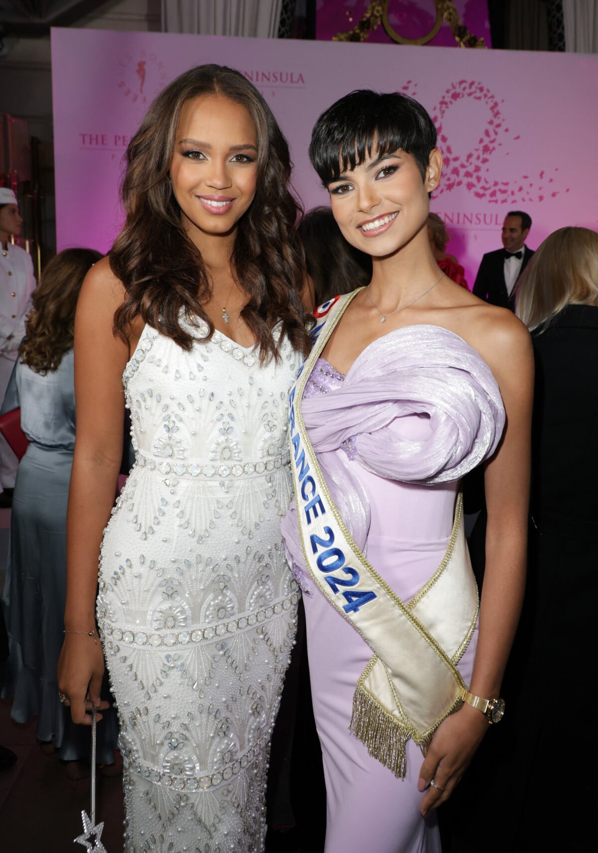 Photo : Indira Ampiot et Eve Gilles (Miss France 2024) - Photocall du ...