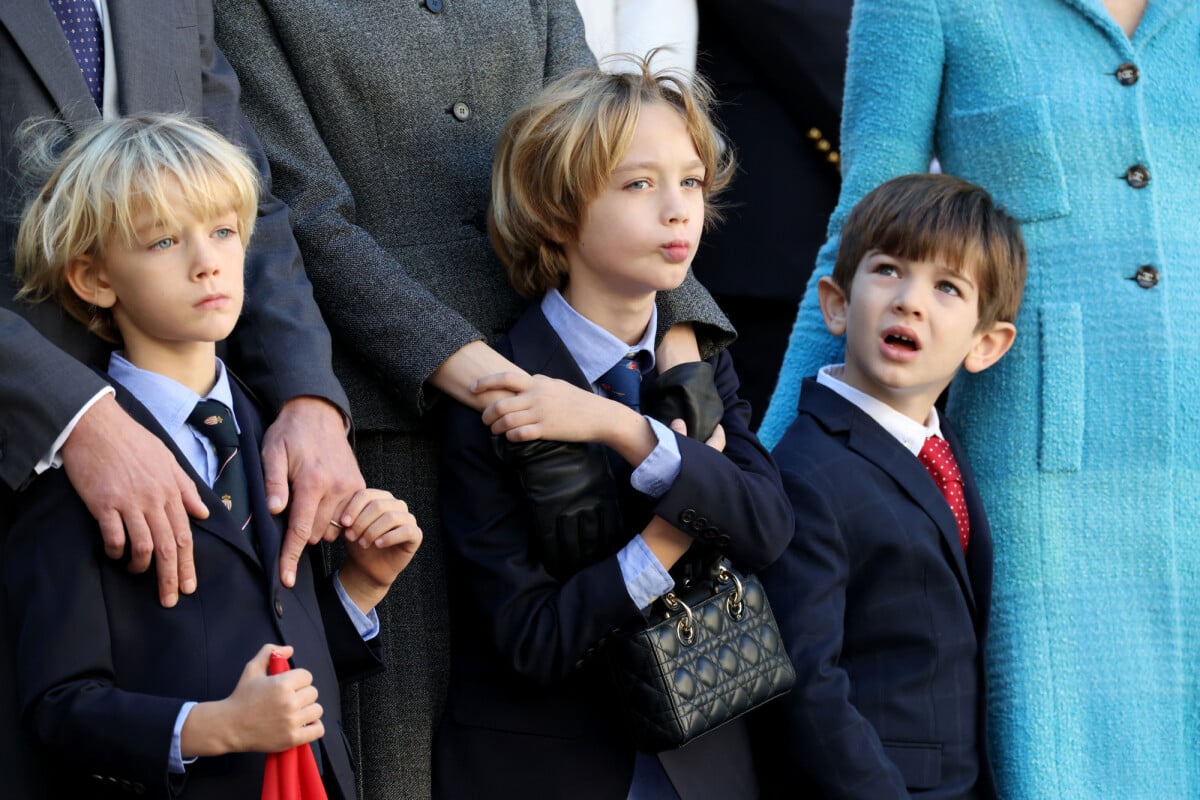 Photo : Francesco et Stefano Casiraghi, Balthazar Rassam dans la cour ...