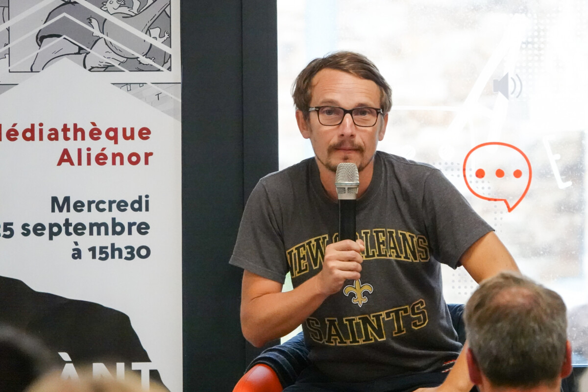 Photo : Exclusif - Lorànt Deutsch dédicace son dernier récit historique ...