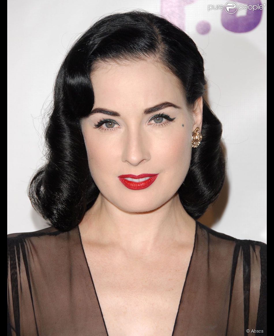 La diva Dita Von Teese lors de la soirée d'inauguration d'Antiques Show ...
