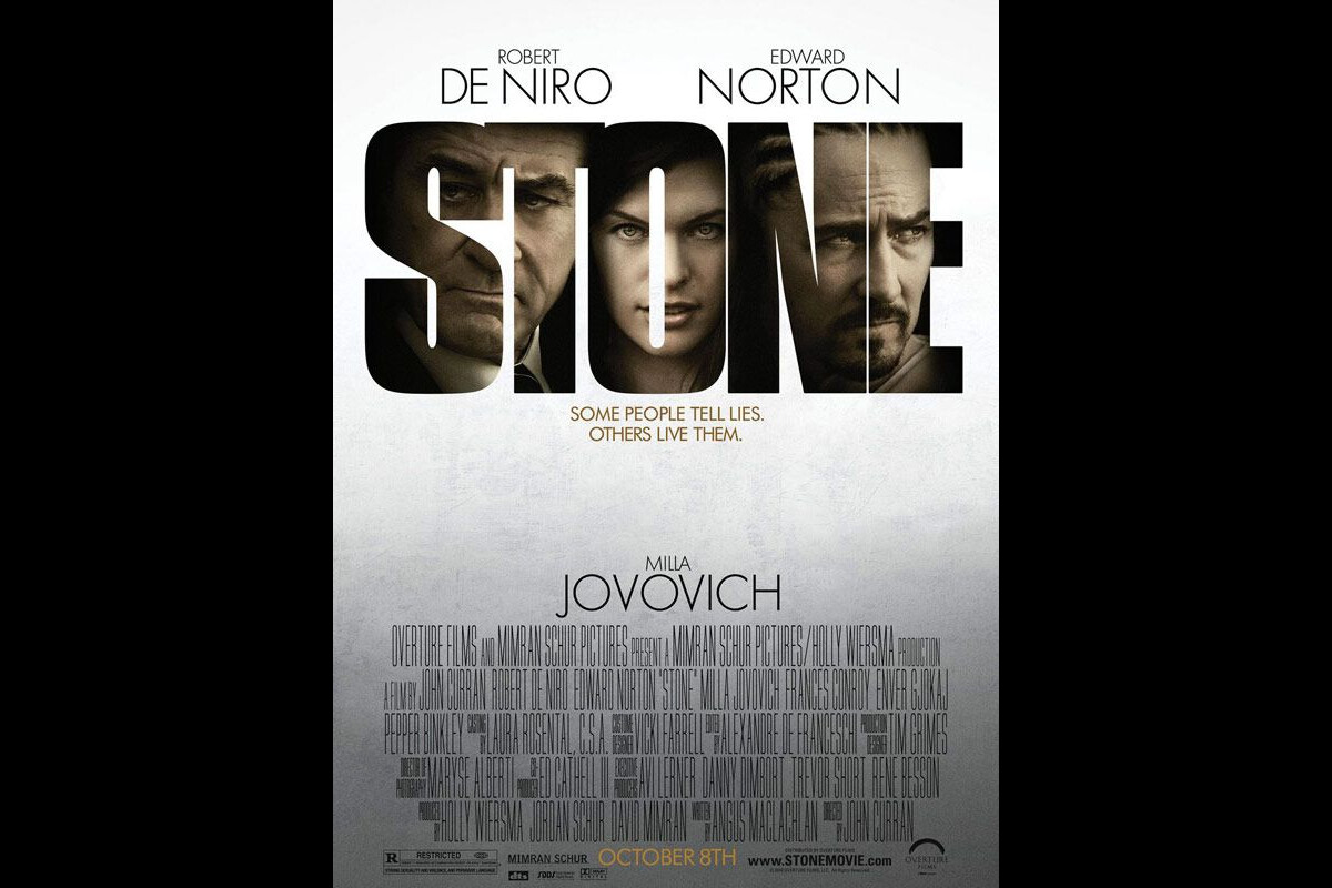 Photo : L'affiche du film Stone - Purepeople