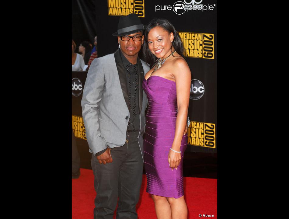 Ne-Yo et sa compagne Monyetta Shaw posent lors des American Music ...