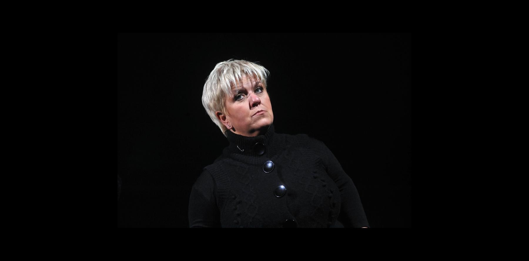 Mimie Mathy répond aux attaques de Renaud et défend ses Enfoirés ...