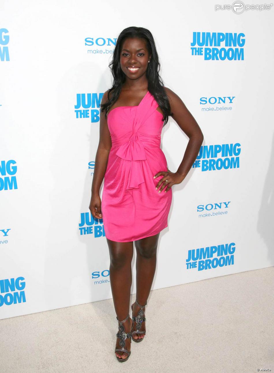 Camille Winbush lors de l'avant-première de Jumping the Broom, au ...