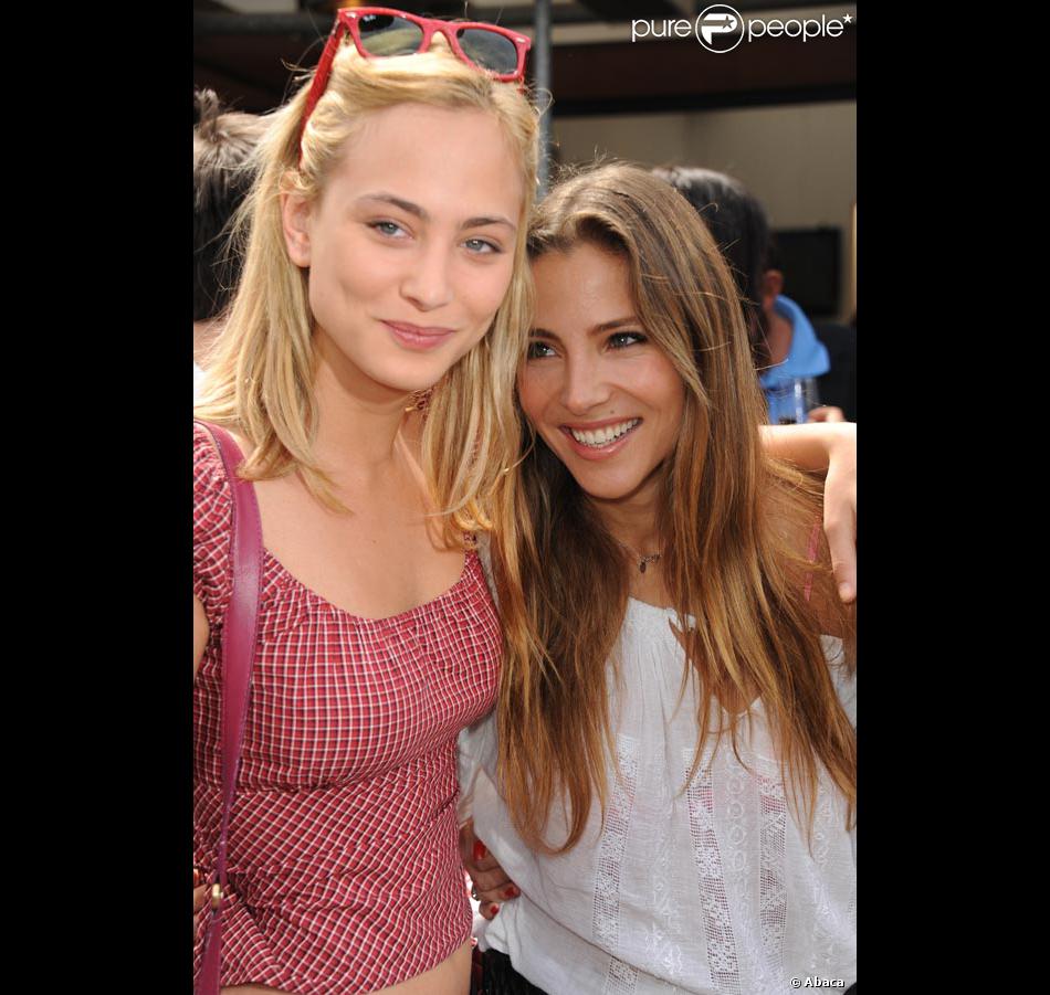 Elsa Pataky et Nora Arnezeder lors des Internationux de France de ...